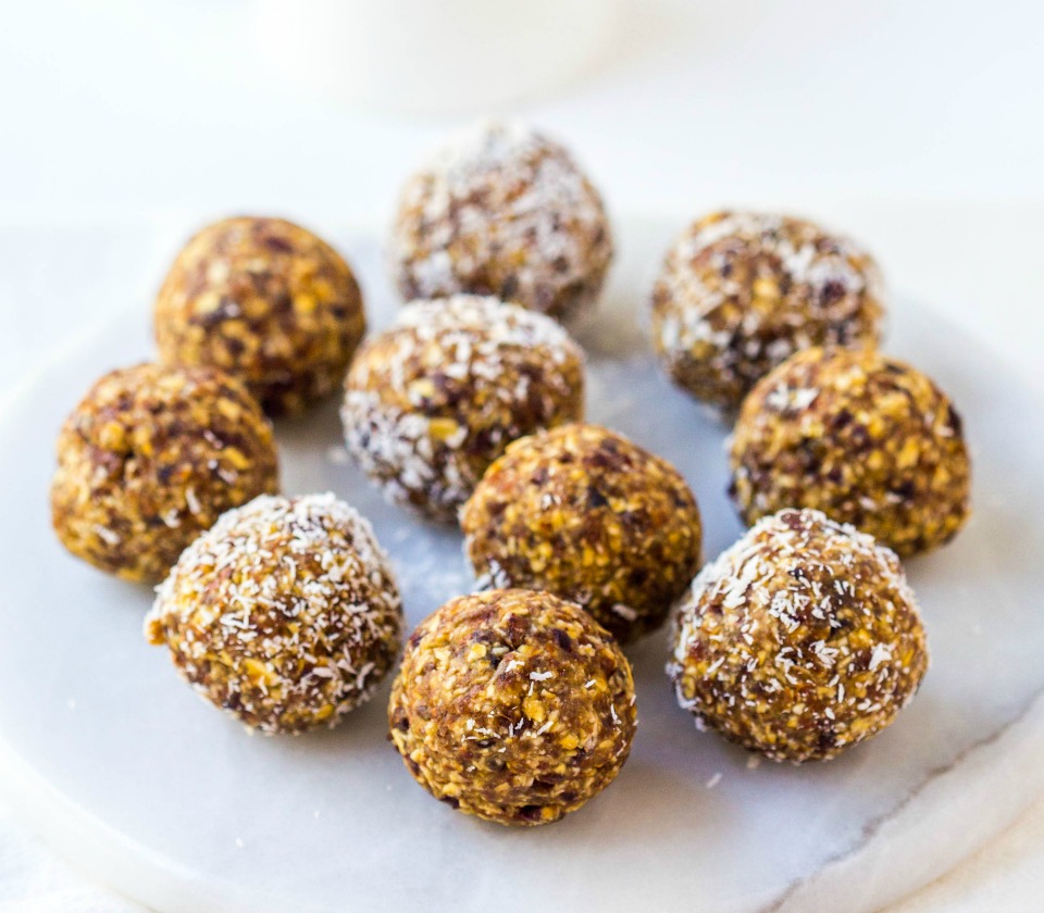 5 Ingredient Breakfast Bliss Balls Just 235 Calories For Two
